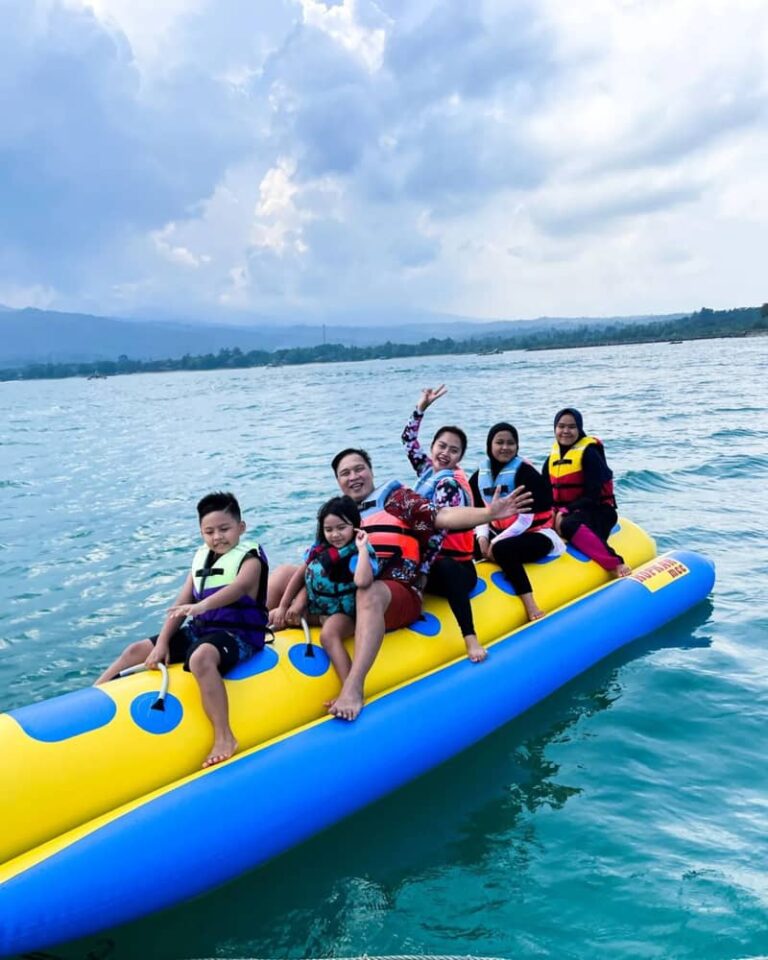 Pantai Anyer: Harga Tiket Masuk, Tempat Menarik, dan Fasilitas